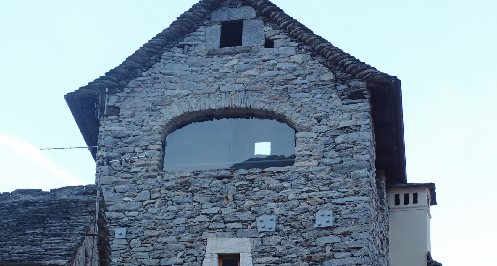 Divedrotal - Mittelalterlicher Turm von Varzo - VisitOssola