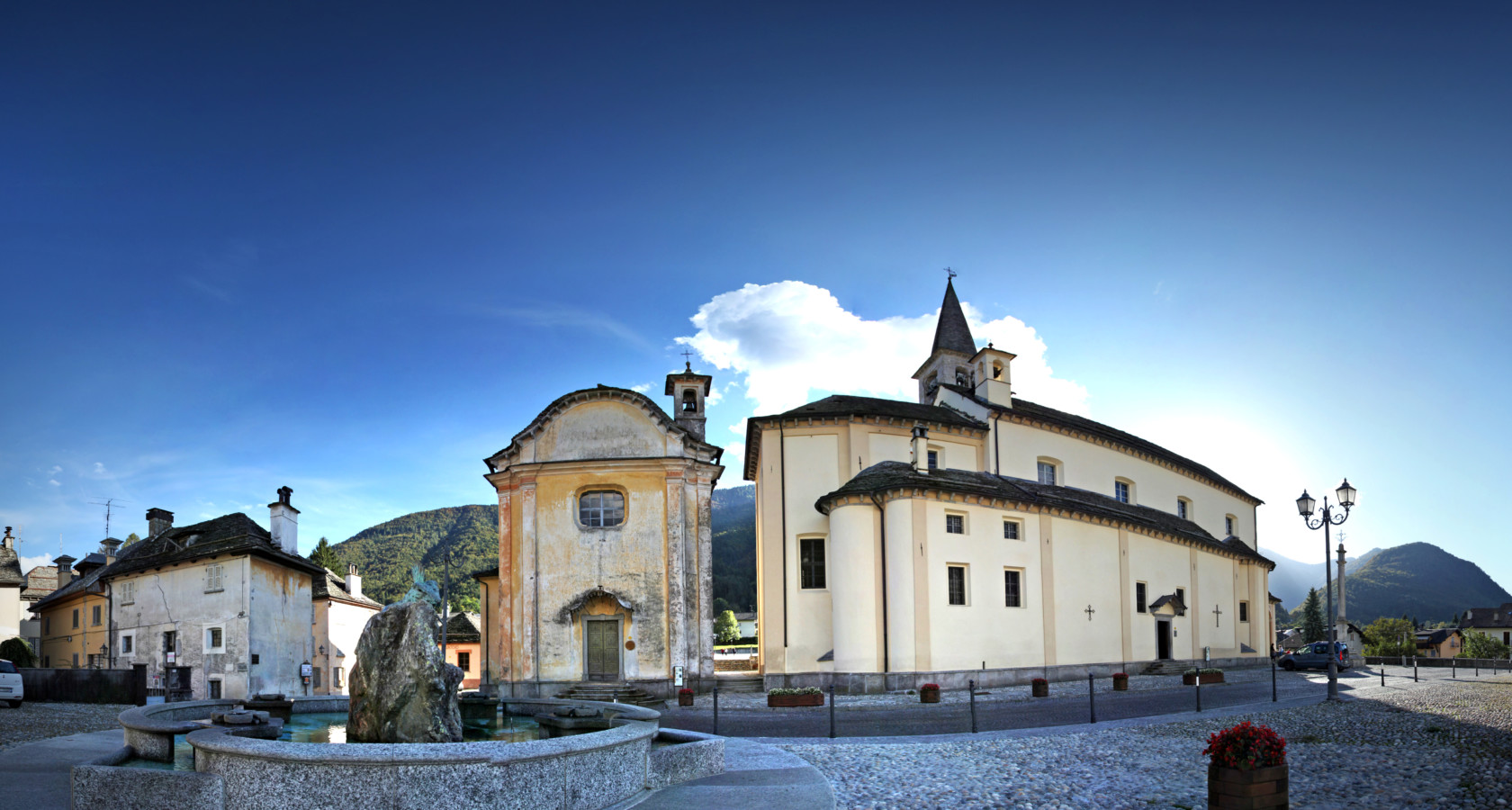 Vigezzotal - Monumentalkomplex der Piazza della Chiesa von Malesco ...